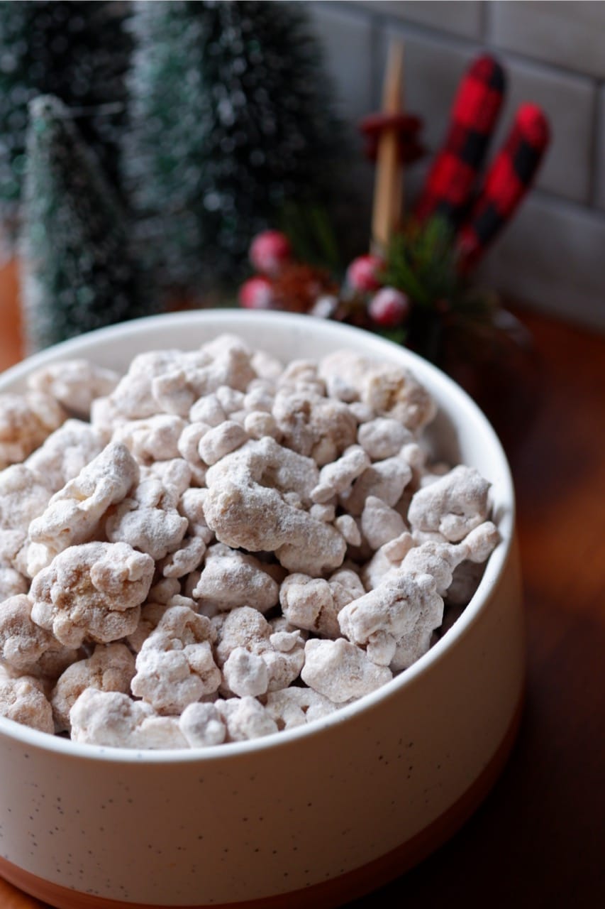 Gingerbread Rice Cake Muddy Buddies - Food By The Gram